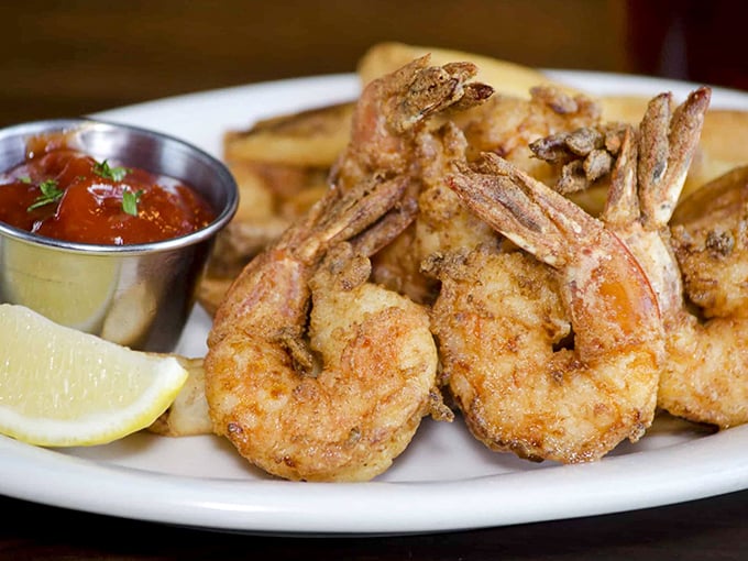 Golden-fried shrimp and perfectly crispy fries – coastal comfort food executed with skill and care here.