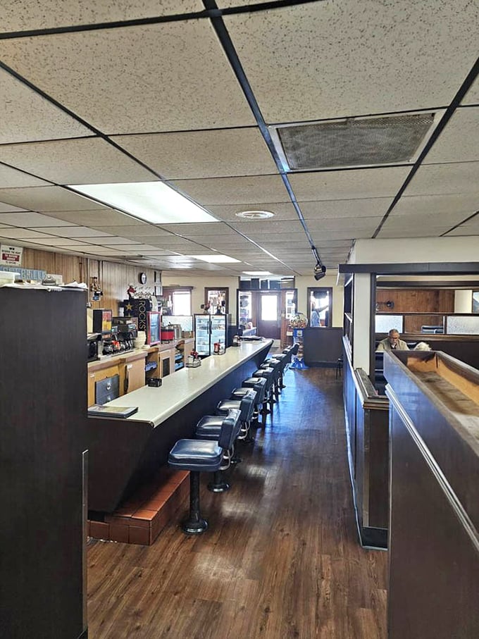 The counter seating offers a front-row view to the morning ballet of short-order cooking – where efficiency meets artistry over a well-seasoned grill.