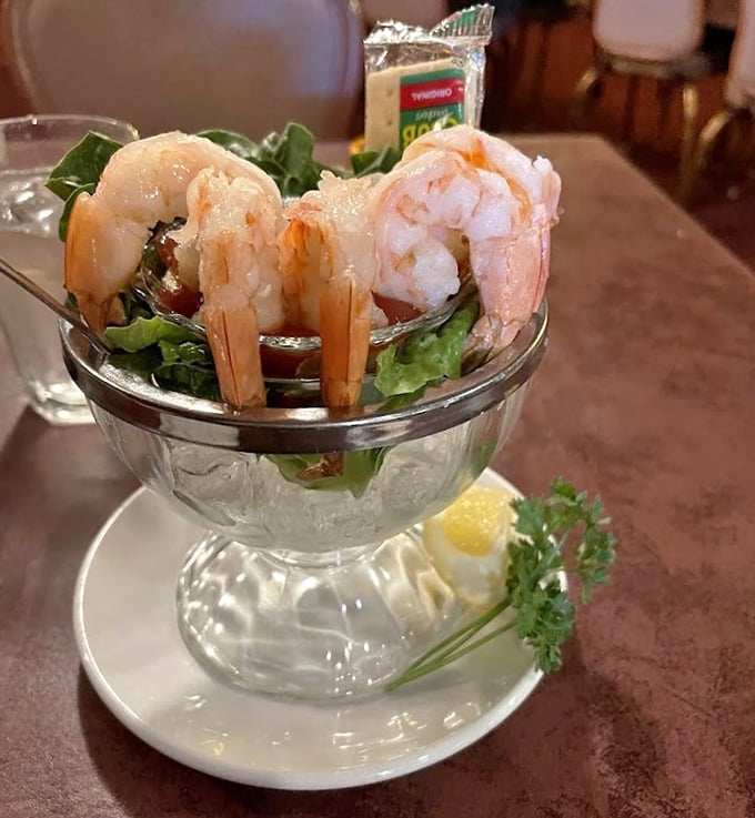 A shrimp cocktail that transports you straight to the 1960s – when cocktail sauce had kick and glassware had personality. Retro deliciousness lives on.
