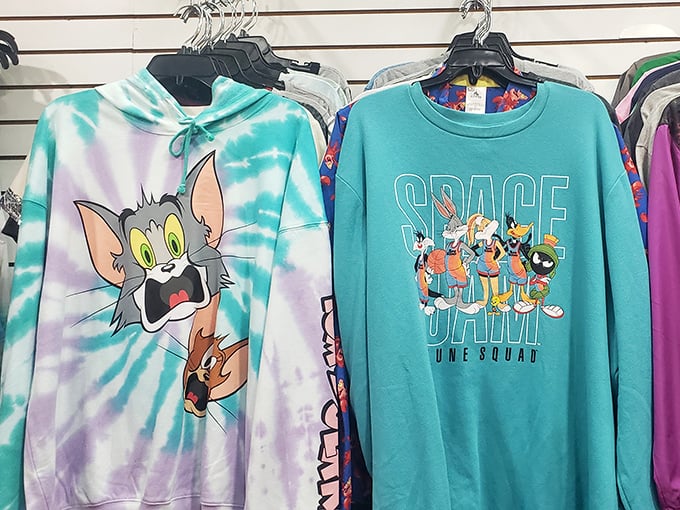 Tom and Jerry meet Space Jam! These vintage-inspired sweatshirts prove that cartoon fashion never truly goes out of style—it just becomes cooler.