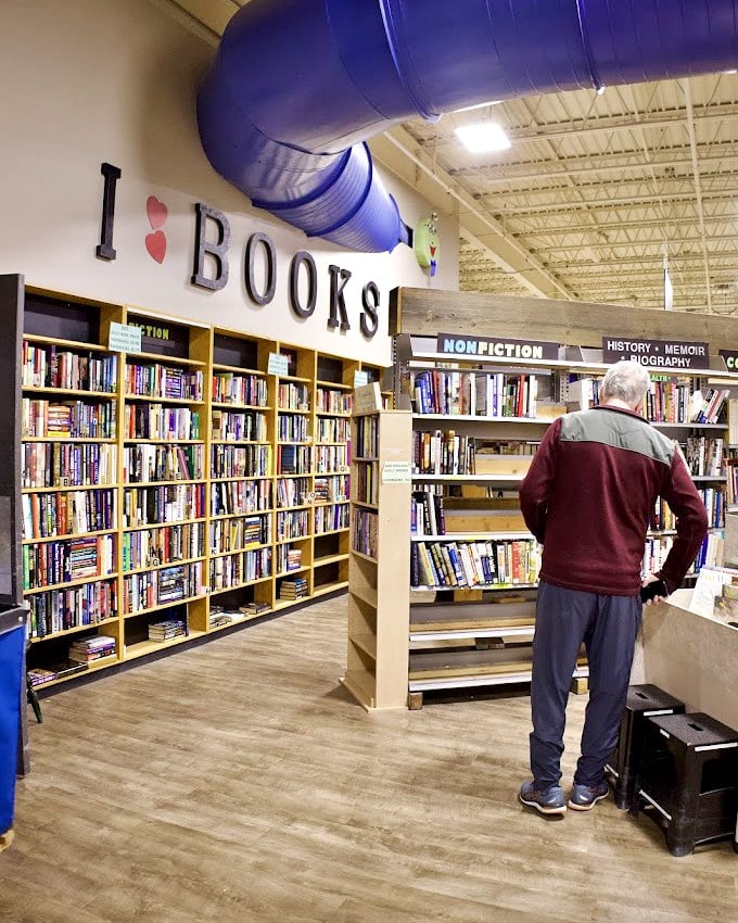 The "I ♥ Books" sign speaks to all of us who believe that no home library is ever truly complete—especially at these prices.