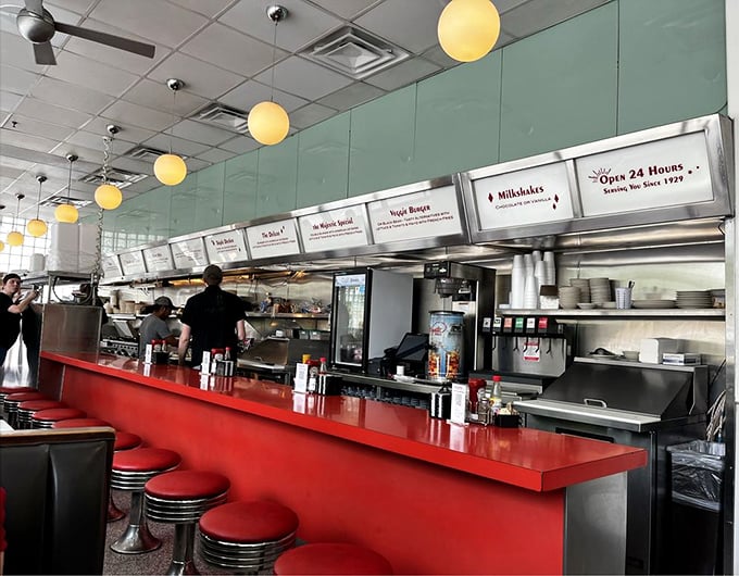 The counter with its classic red stools isn't just seating—it's front-row tickets to the short-order ballet performed daily by the kitchen's choreographed crew.