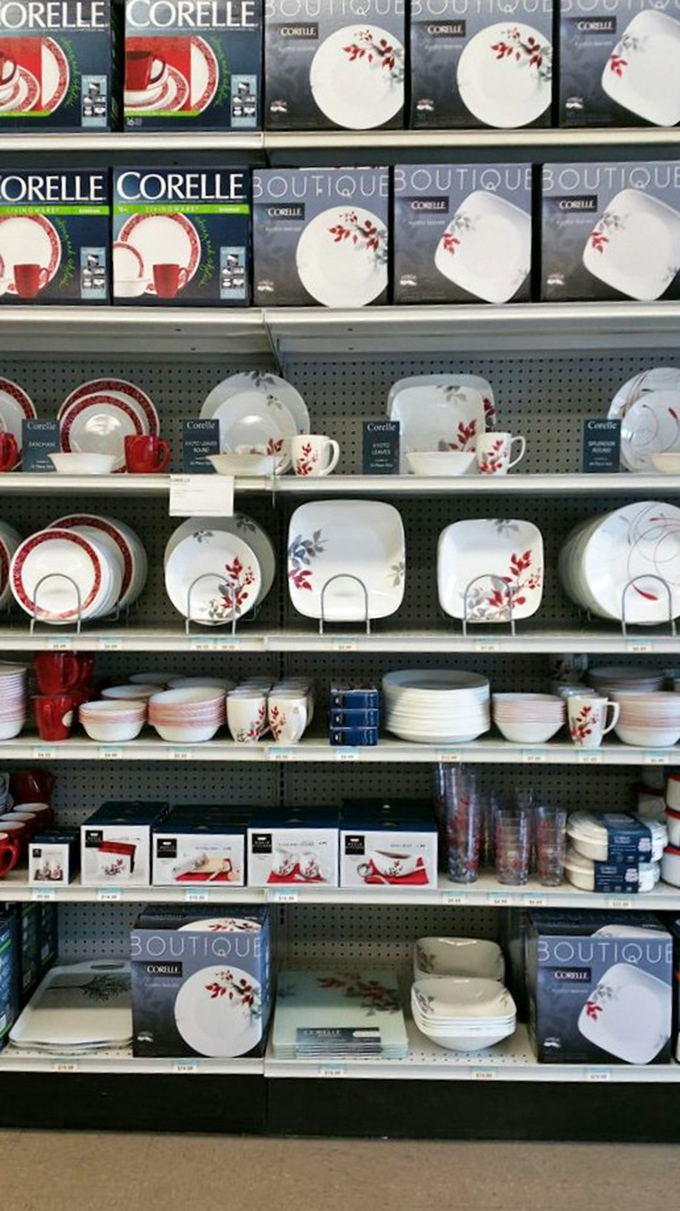 Corelle's display is a testament to the fact that even your dinner plates can have style without breaking the bank—or themselves, for that matter.