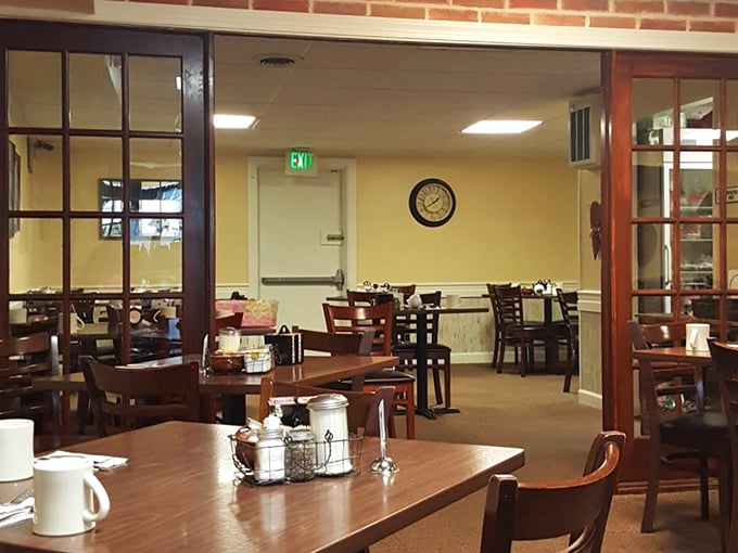 Clean lines, warm lighting, and tables spaced just right – Mary's interior design philosophy is clearly "make room for more food."