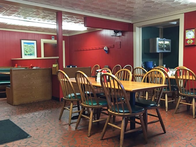 Windsor chairs and red walls create the perfect backdrop for barbecue memories. No designer needed—just decades of knowing exactly what works.