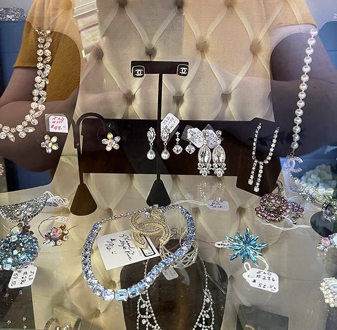 Sparkly estate jewelry displays that could outfit an entire season of Dynasty – shoulder pads not included.