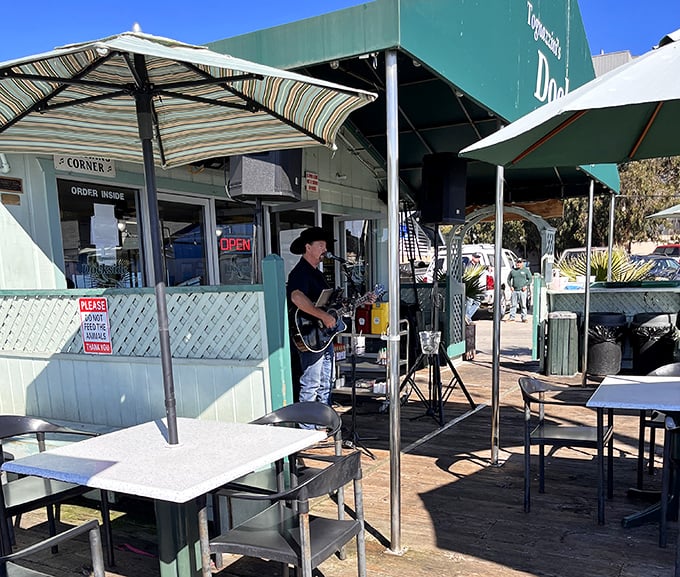 Live music and sunshine – because great seafood deserves a soundtrack. This guitarist provides the perfect tunes to your chowder-slurping symphony.