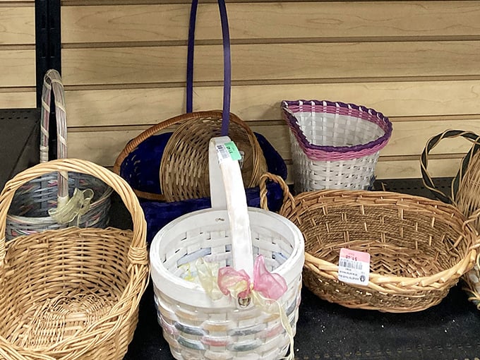 Basket cases welcome! These woven wonders await new purposes – from picnic companions to stylish storage solutions for modern homes.