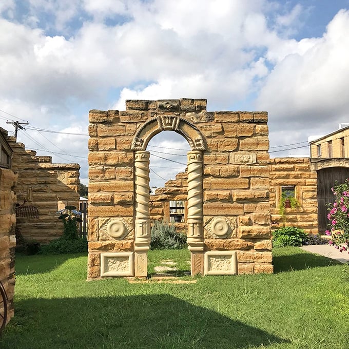 This quirky stone archway in Lucas proves that art can bloom anywhere. Folk art with Kansas flair!