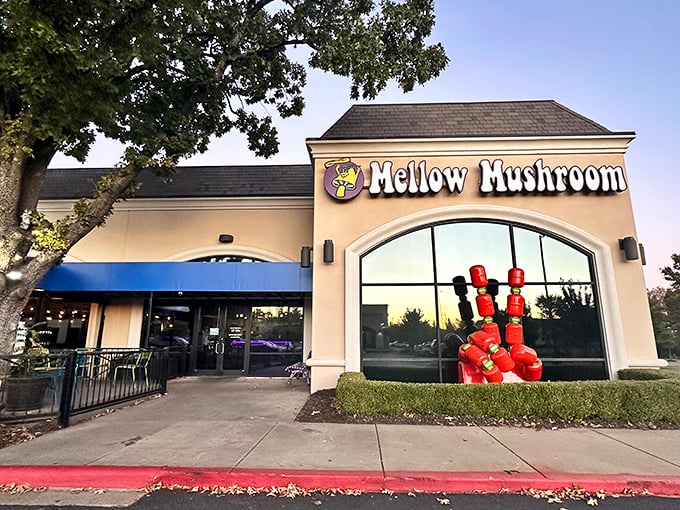 Mellow Mushroom's psychedelic exterior promises pizza adventures that go beyond ordinary dining expectations.