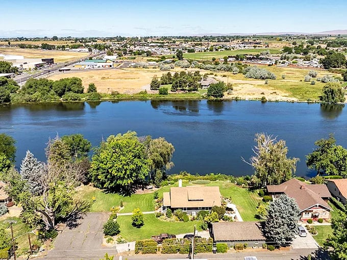 Prosser's riverside homes enjoy front-row seats to nature's daily performance—where the blue ribbon of water ties together a package of perfect Washington tranquility.