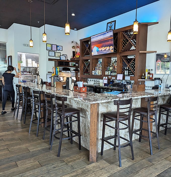The bar area beckons with promises of exotic cocktails that pair perfectly with spicy Thai food – like Fred Astaire to Ginger Rogers.