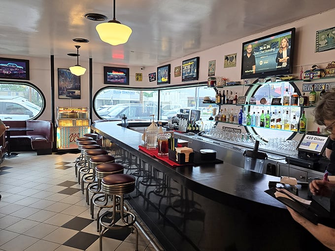 A counter where solo diners never feel alone and regulars are greeted by name—the heart of any proper American diner.