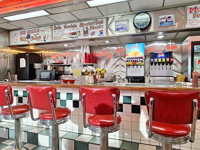 The counter seating offers front-row tickets to the best show in town – short-order cooking performed with the precision of a well-rehearsed ballet.
