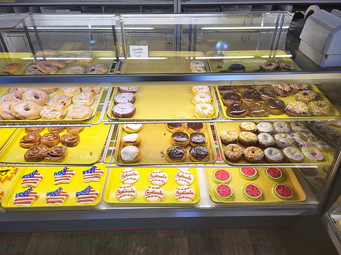 American flag cookies alongside classic donuts—patriotism never tasted so sweet. These treats make the Pledge of Allegiance to your taste buds.
