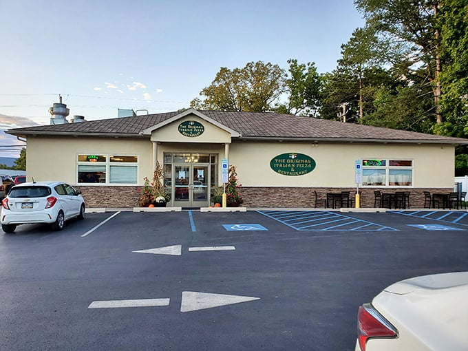 Every small town needs its pizza place—this family restaurant has likely witnessed countless birthday celebrations, post-game gatherings, and Friday night family traditions.