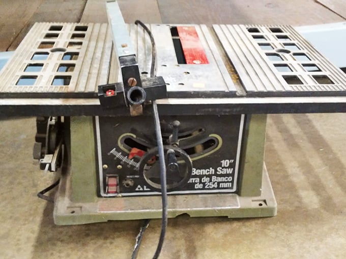 This bench saw isn't just a tool—it's possibility in mechanical form, waiting for the right woodworker to give it a second life.