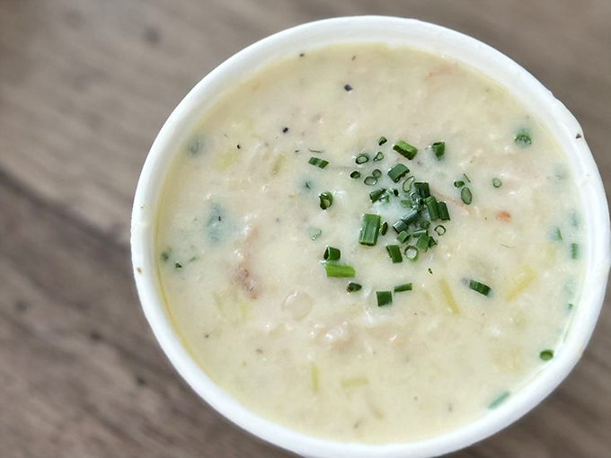 Clam chowder that doesn't hide behind excessive thickness—you can actually taste the clams! Revolutionary concept, brilliantly executed.