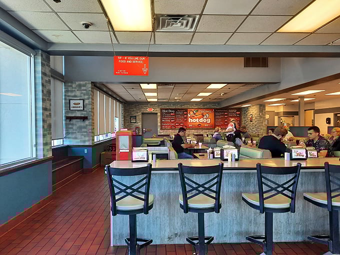 Counter seats: the VIP section of any great diner. From here, you can watch the culinary choreography while chatting with the maestros.