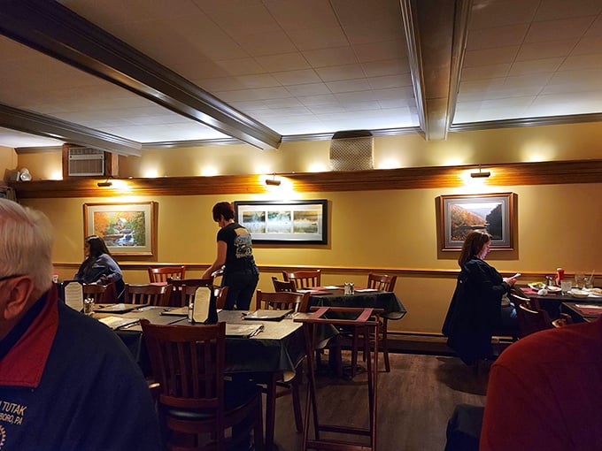 Warm lighting, comfortable seating, and artwork that reminds you you're in Pennsylvania's natural wonderland, even while demolishing a porterhouse.