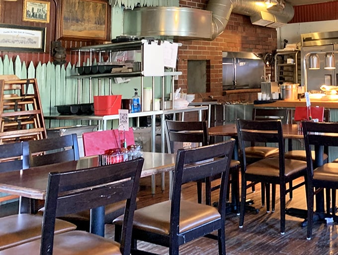 The dining area reveals the restaurant's unpretentious charm—where the focus remains squarely on the food rather than designer lighting fixtures.