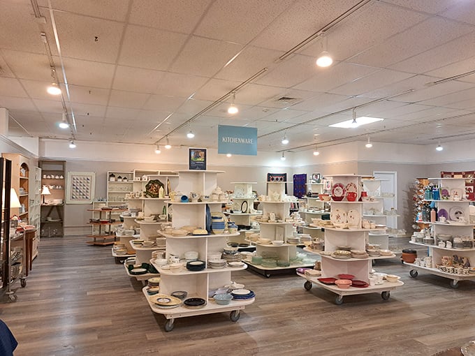 Kitchenware displayed with department store precision. These dishes have hosted countless meals and are ready for your table's next chapter.