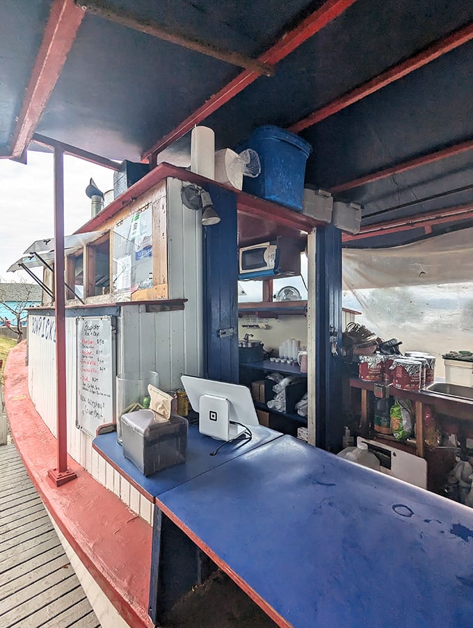 The ordering counter – where dreams come true and cash changes hands. Simplicity in service at its finest.