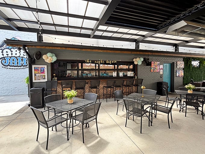 The outdoor patio – where "Haber Jam" brings together food, music, and the kind of evening that makes you forget to check your phone.