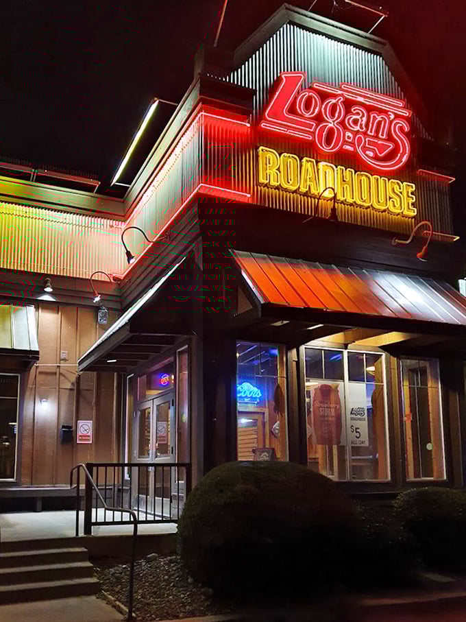 The casual exterior of Logan's Roadhouse is like your favorite pair of jeans - unpretentious, comfortable, and always reliable.