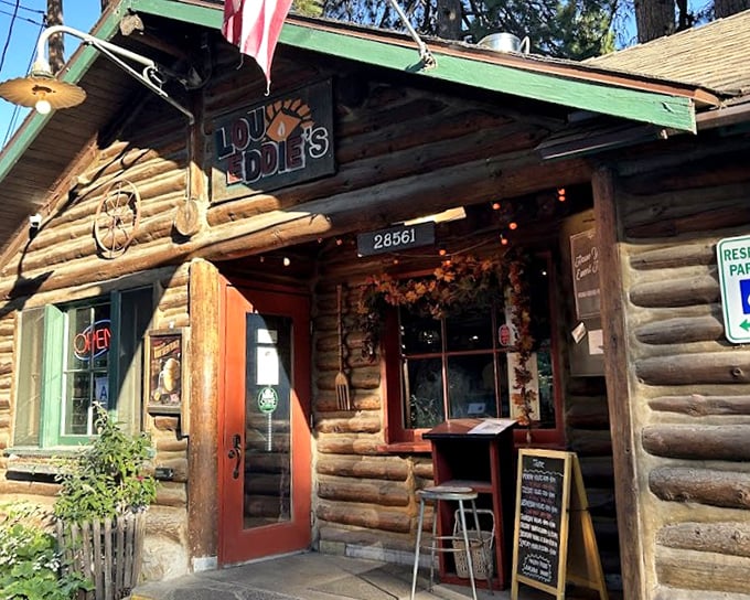 Those rustic logs and mountain setting create the ultimate après-ski pizza experience in the San Bernardino Mountains.
