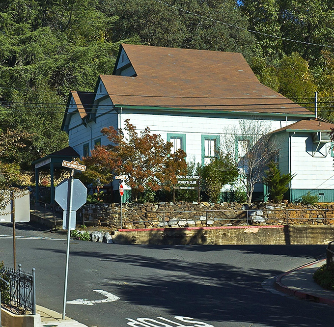 Sonora’s quiet streets and historic buildings reflect its Gold Rush roots, where the charm of the past still shapes the pace of life today.