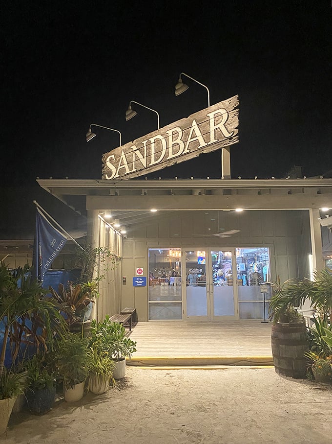 Sometimes the most beautiful restaurants are the ones that let the natural scenery steal.