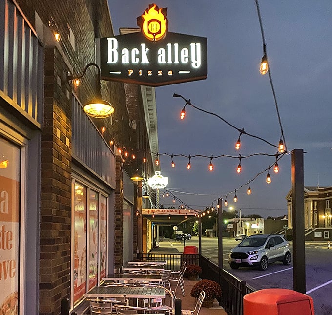 Back Alley Pizza's twinkling lights create the perfect ambiance for enjoying a slice under the Kansas sky – no reservation required.