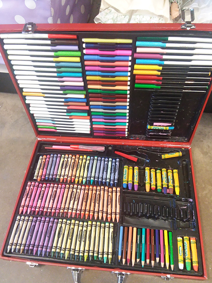 This pristine art case contains more creative potential than a blank canvas – childhood nostalgia with all crayons accounted for!