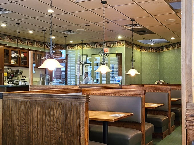 These booths have witnessed first dates, family celebrations, and countless coffee refills—the silent historians of community dining.