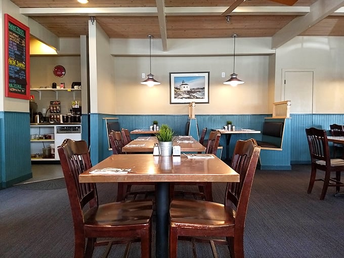 Kitchen-side seating for those who like dinner and a show – minus the two-drink minimum.