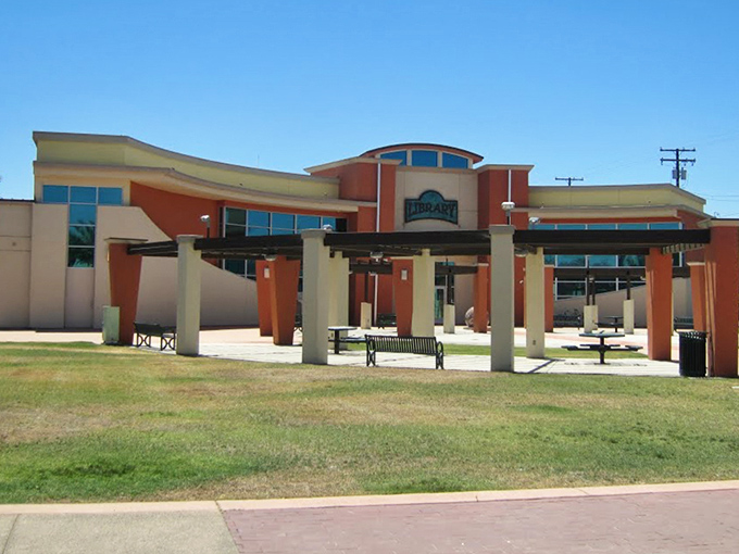 Lindsay's library proves that in the age of Kindle, there's still nothing like the smell of books and the joy of free air conditioning on a hot valley day.