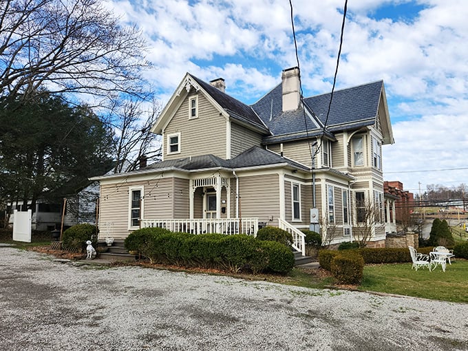 The Morris Harvey House offers Victorian elegance with a side of small-town hospitality, like stepping into a more genteel era—but with Wi-Fi.