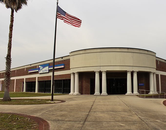 Even the post office in Fernandina Beach has curb appeal, with columns that would make any ancient Greek feel right at home.