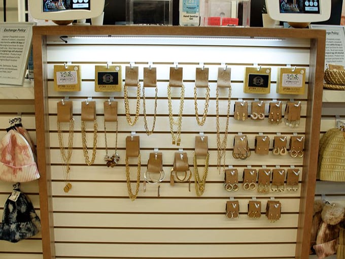 Jewelry that doesn't scream "I came from someone else's collection." These accessories wait patiently to complete your outfit without emptying your wallet.