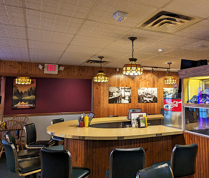 The counter seating isn't just nostalgic—it's front-row tickets to the best show in town: butter meeting beef in sizzling harmony.