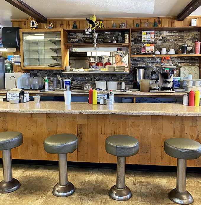 Counter seating: where solo diners become part of the Beeline family and the short-order ballet unfolds before your eyes. Front-row seats to breakfast theater!