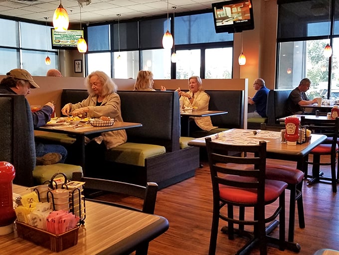 Happy diners enjoying their meals proves the pudding—or in this case, the sandwiches—works perfectly.