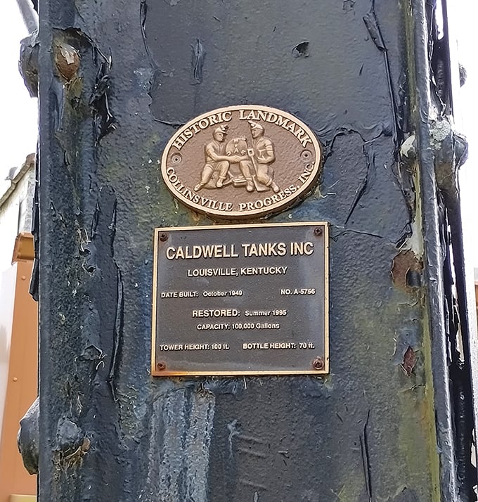 A historic plaque reveals the bottle's vital statistics: built in 1949, restored in 1995, with a capacity of 100,000 gallons—of water, not catsup, thankfully.