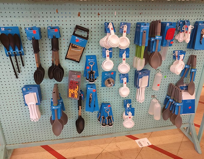 Kitchen utensils displayed with military precision – because even your spatula collection deserves organization and respect.