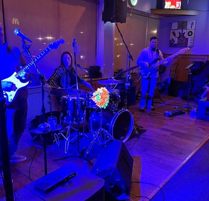 Live music transforms dinner into an experience – the universal truth that food tastes better with a soundtrack is proven nightly.