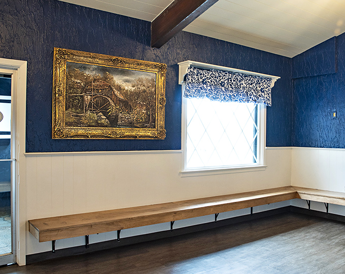 Elegant framed artwork against navy blue walls—because even comfort food deserves a touch of class now and then.