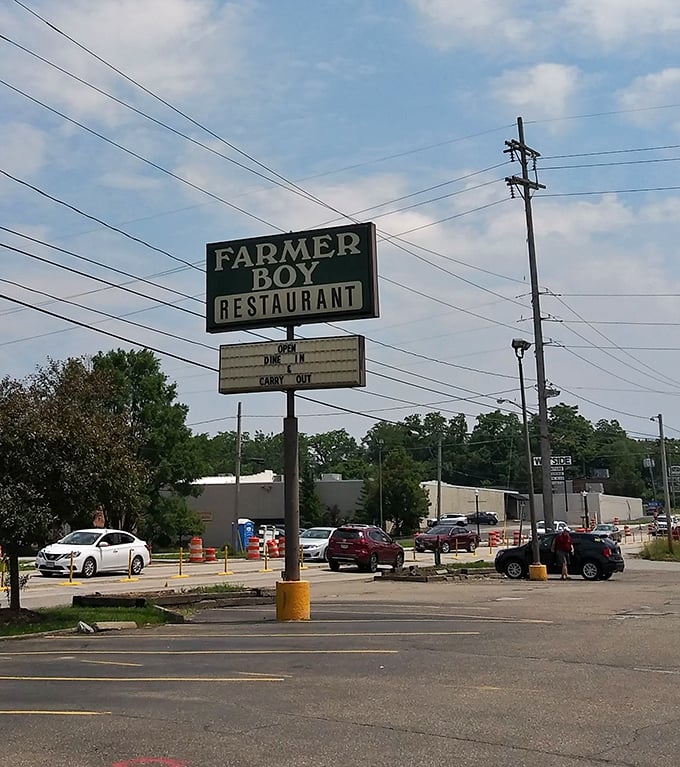 The roadside beacon that's guided hungry Ohioans through breakfast emergencies for generations – no GPS required.