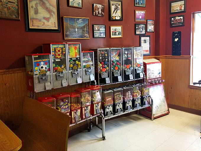 The toy machines that have entertained generations of kids while parents finish "just one more slice." Some treasures cost just a quarter. 
