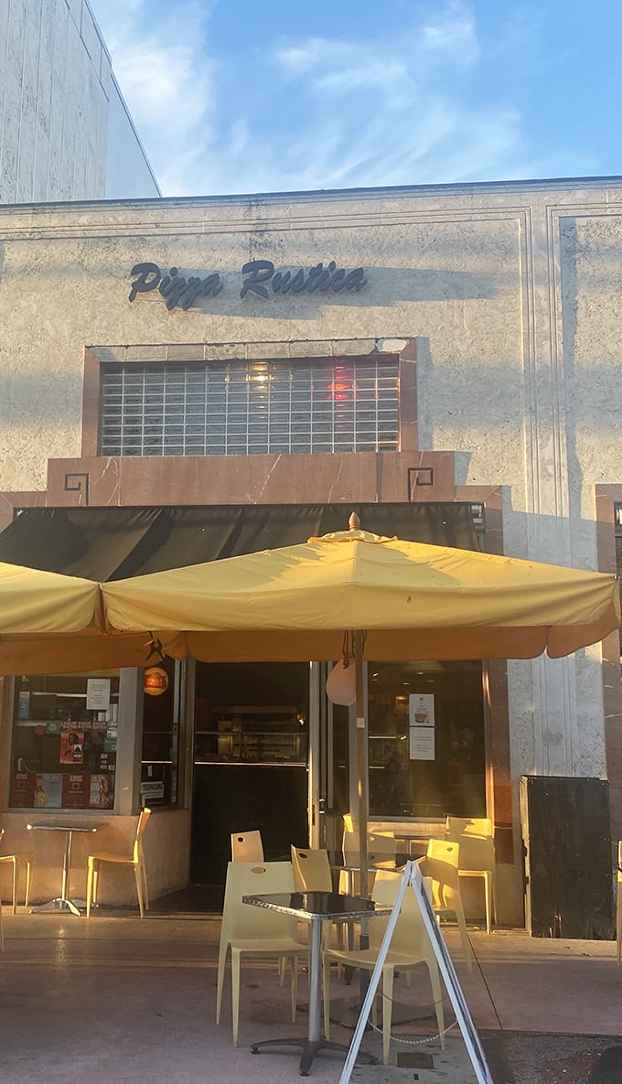 Pizza Rustica's sleek storefront brings Roman-style squares to Miami Beach's famous Lincoln Road. Urban pizza with South Beach style!